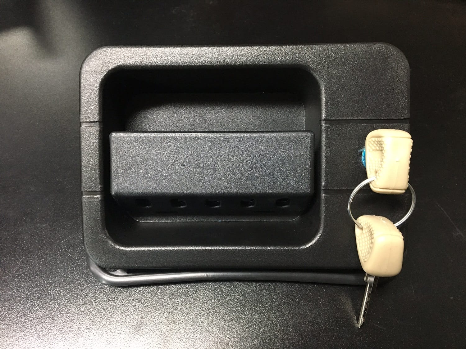Door Handle Left To Suit Iveco Eurocargo/Powerstar - TruckersToyStore ...